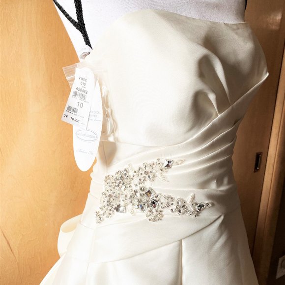 Alfred Angelo | Dresses | Nwt Sz Alfred Angelo 2182c Creamsilver ...